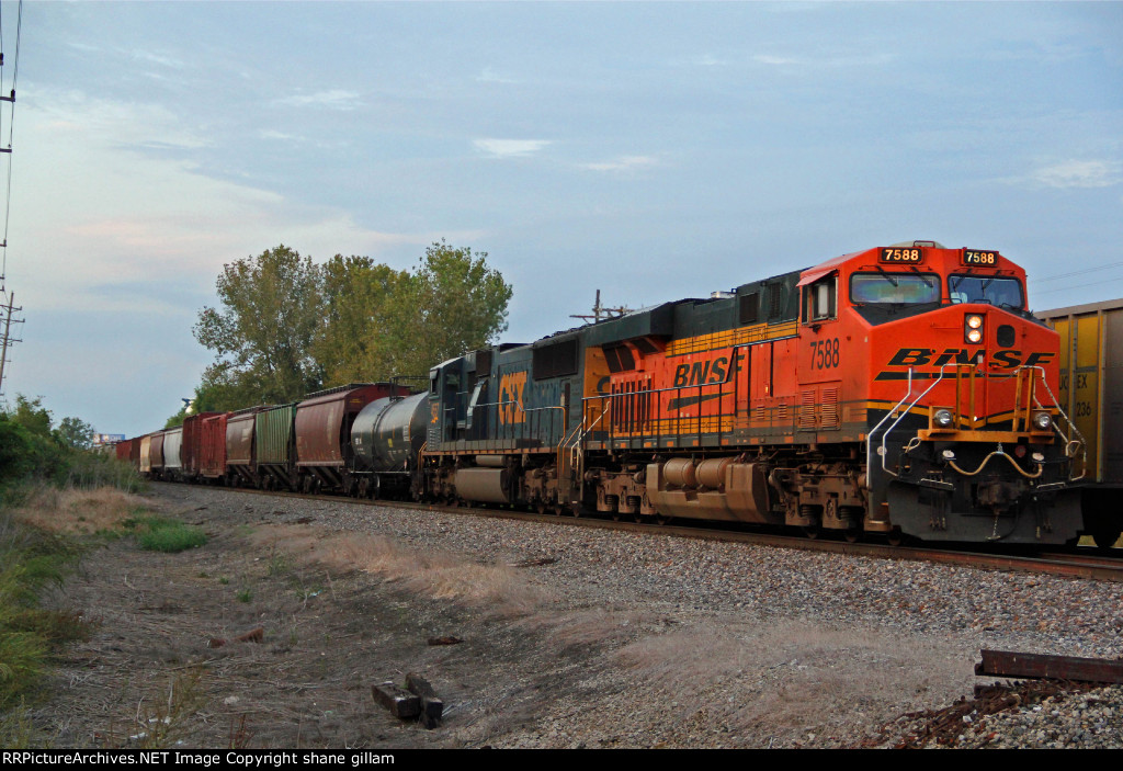 BNSF 7588